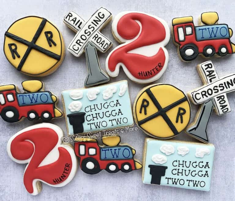 12 Delicious Train Birthday Cookies + Cakes - Mimi's Dollhouse